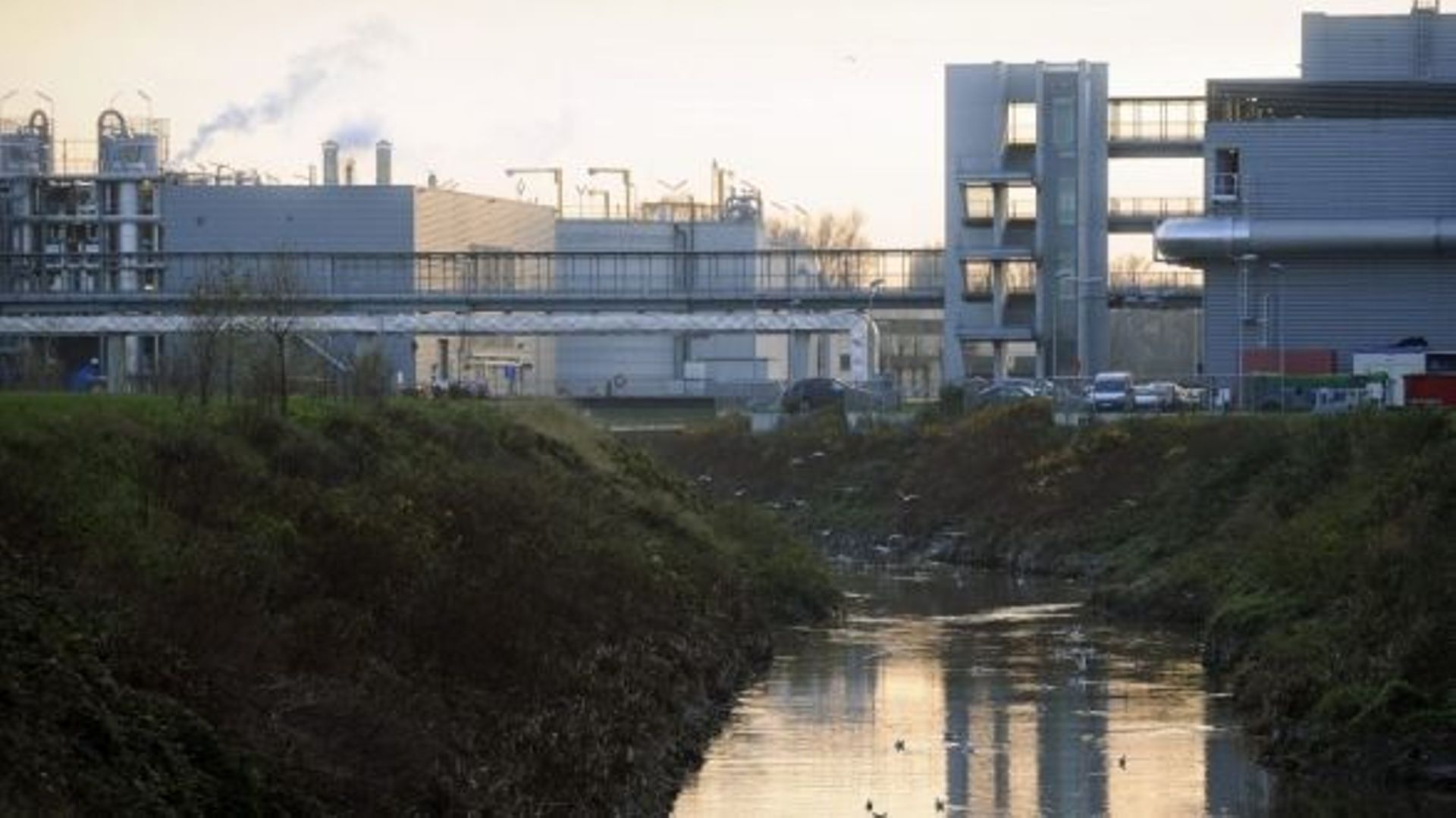 Station d'épuration: Aquiris cherche une solution - RTBF Actus