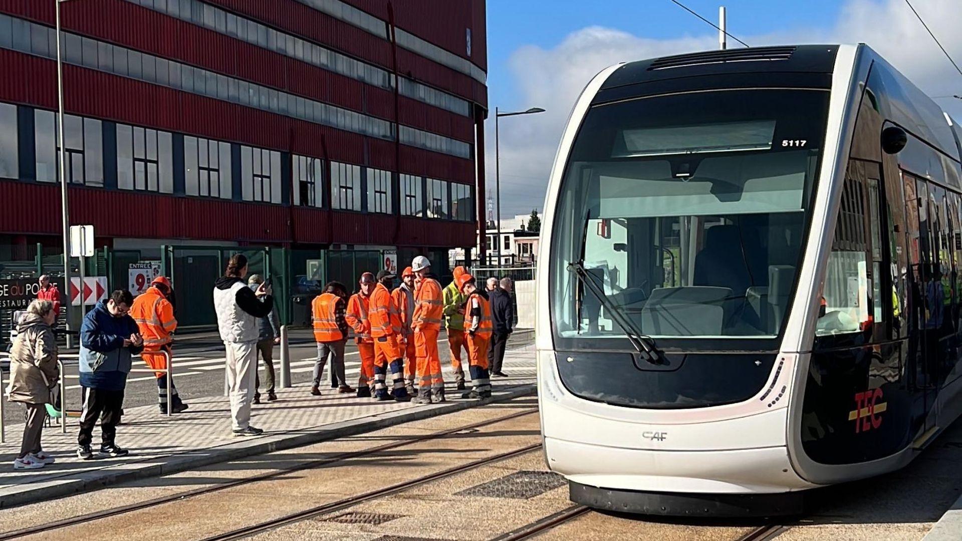 Le tram passe pour la première fois à Sclessin et poursuit ses essais ...