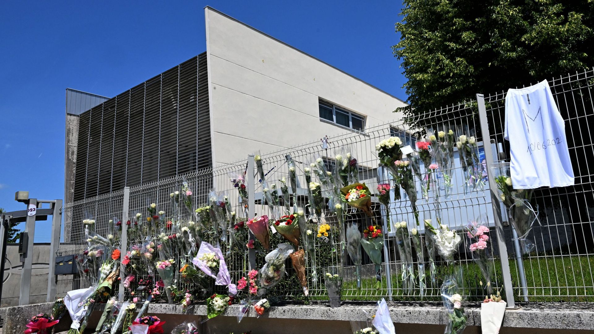 'Banksy, le Bataclan et la jeune fille triste', l'histoire de l'œuvre ...