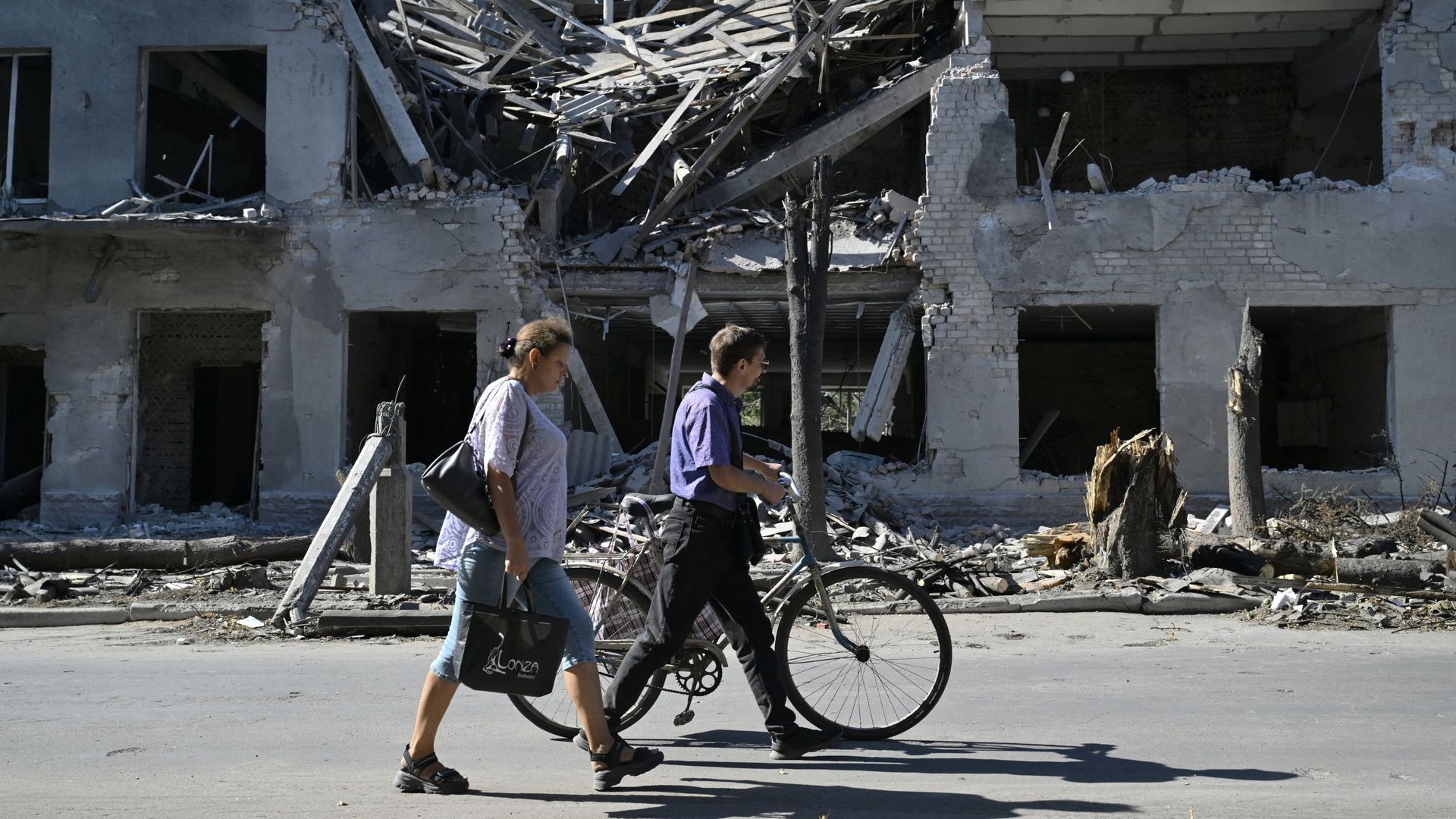 Guerre en Ukraine : Vladimir Poutine ordonne à son armée de 'libérer complètement' la région ...