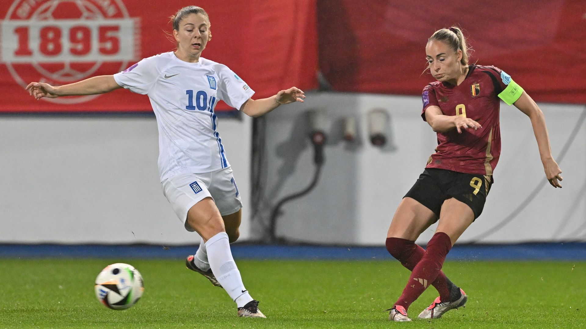 Les Flames qui flambent : Nicky Evrard sort deux tirs au but et termine sa saison avec un ...