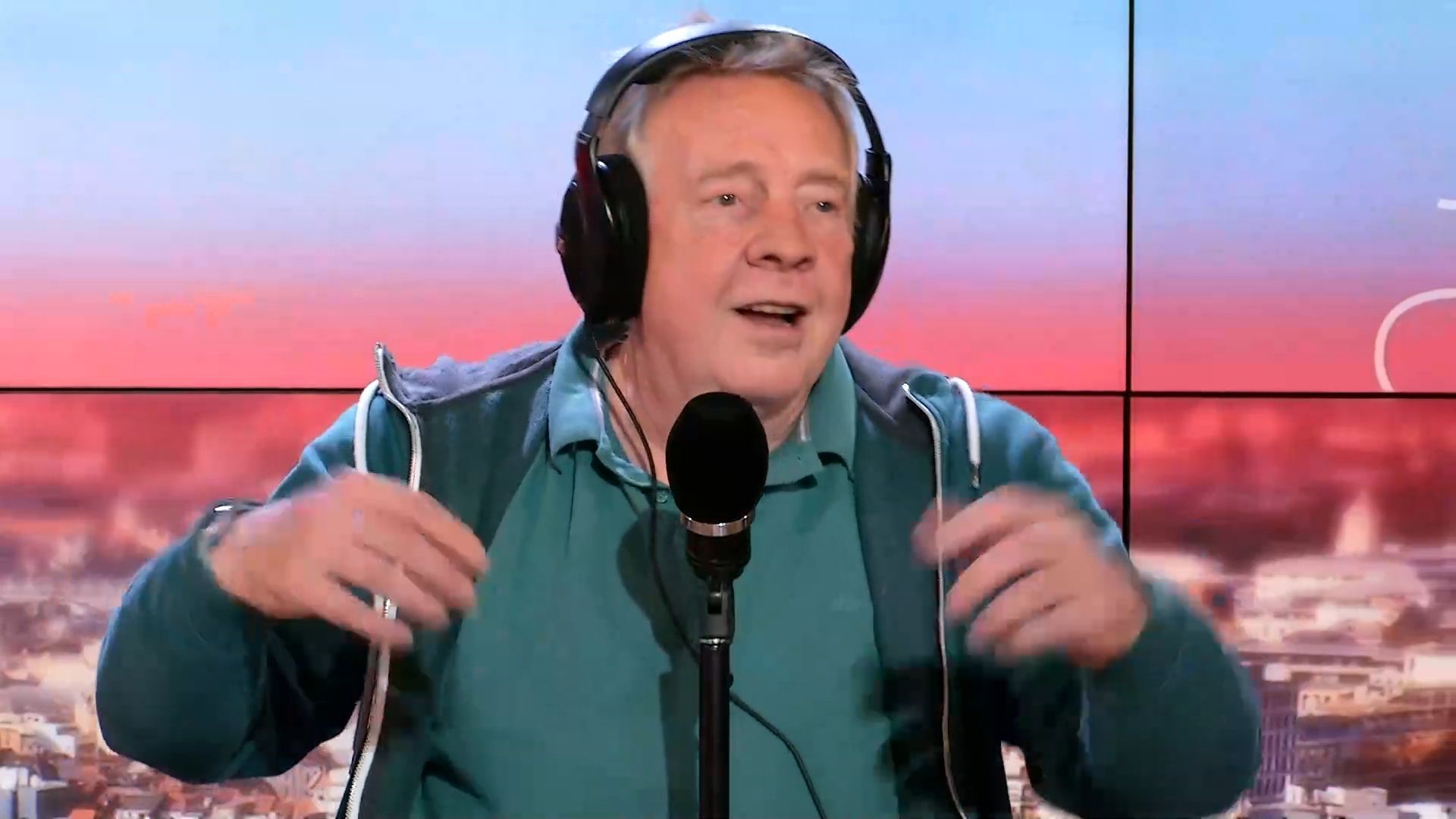 Jean-Luc Fonck nous propose un tour du monde dans sa chanson 'À Paris ...