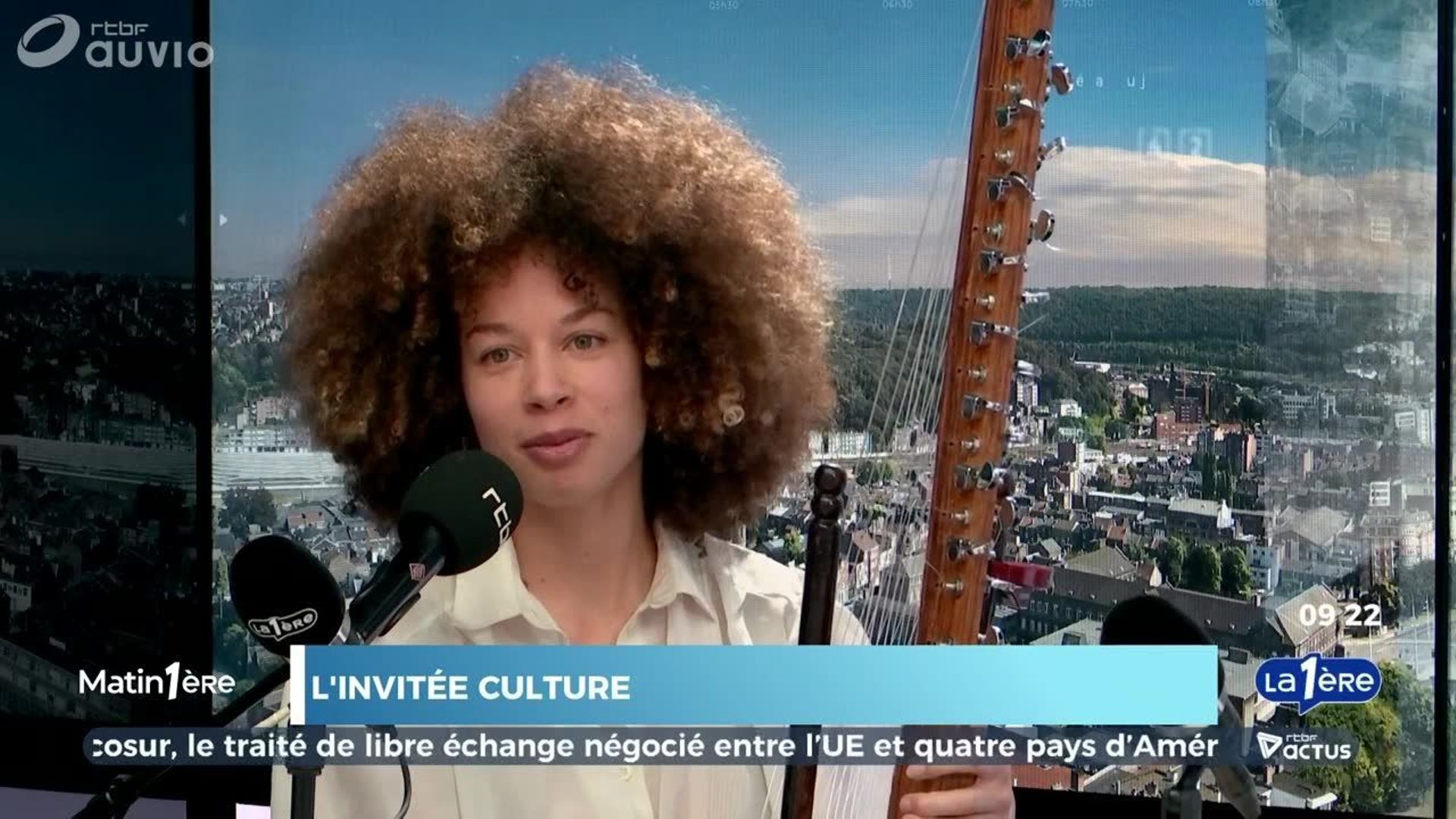 Lubiana interprète en live 'Farafina Mousso', composé avec Gaël Faye ...