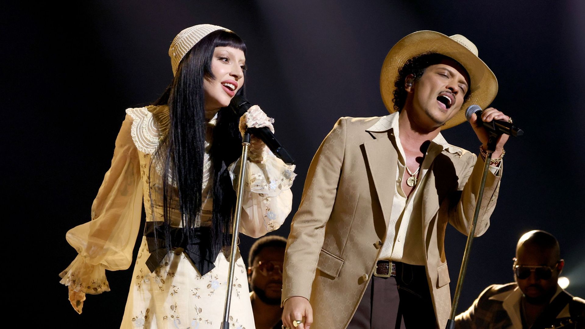 Lady Gaga dévoile le clip de 'Abracadabra' et nous replonge 15 ans en ...