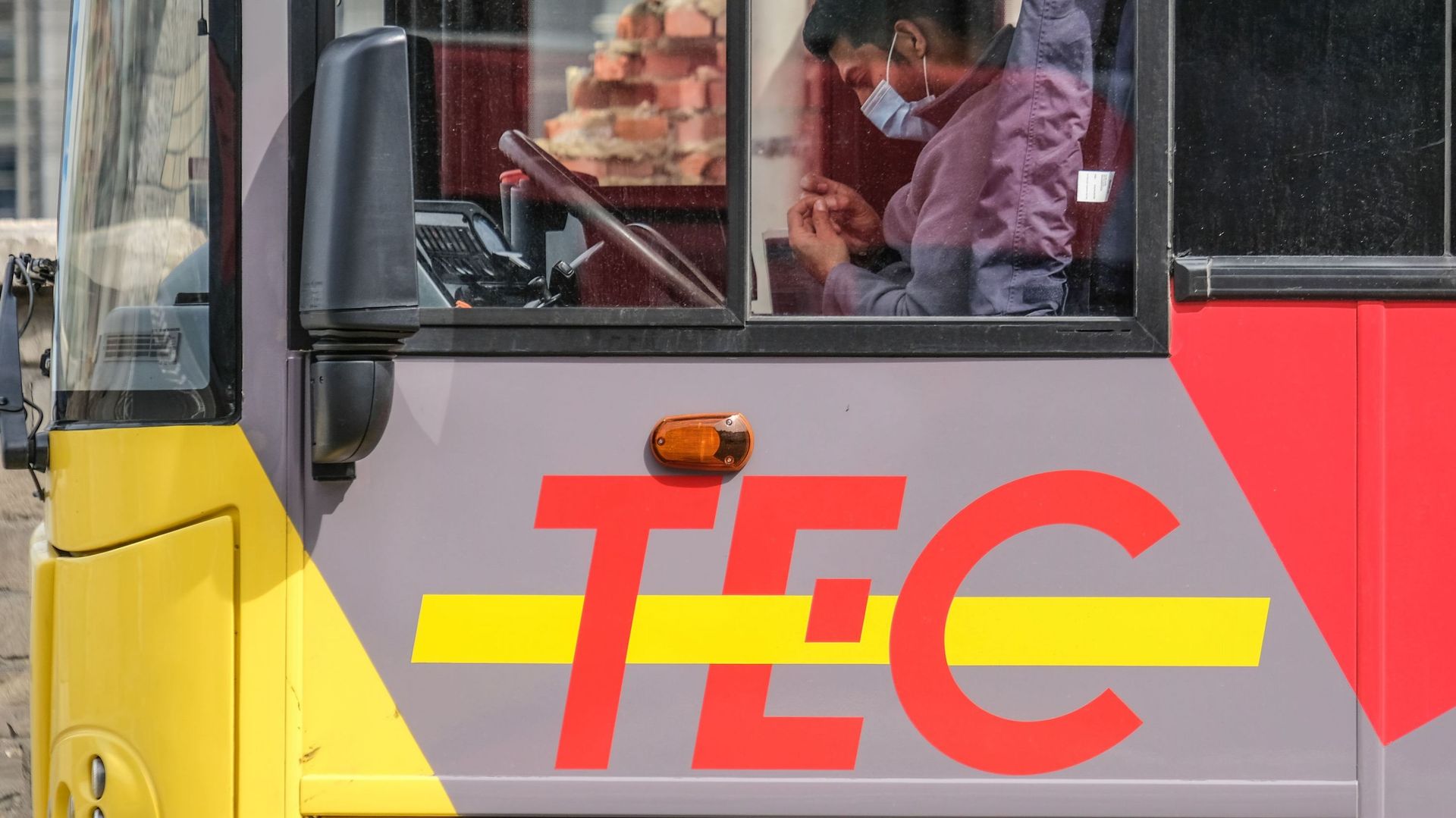 Augmenter l’utilisation des bus, véhicules moins polluants et se ...