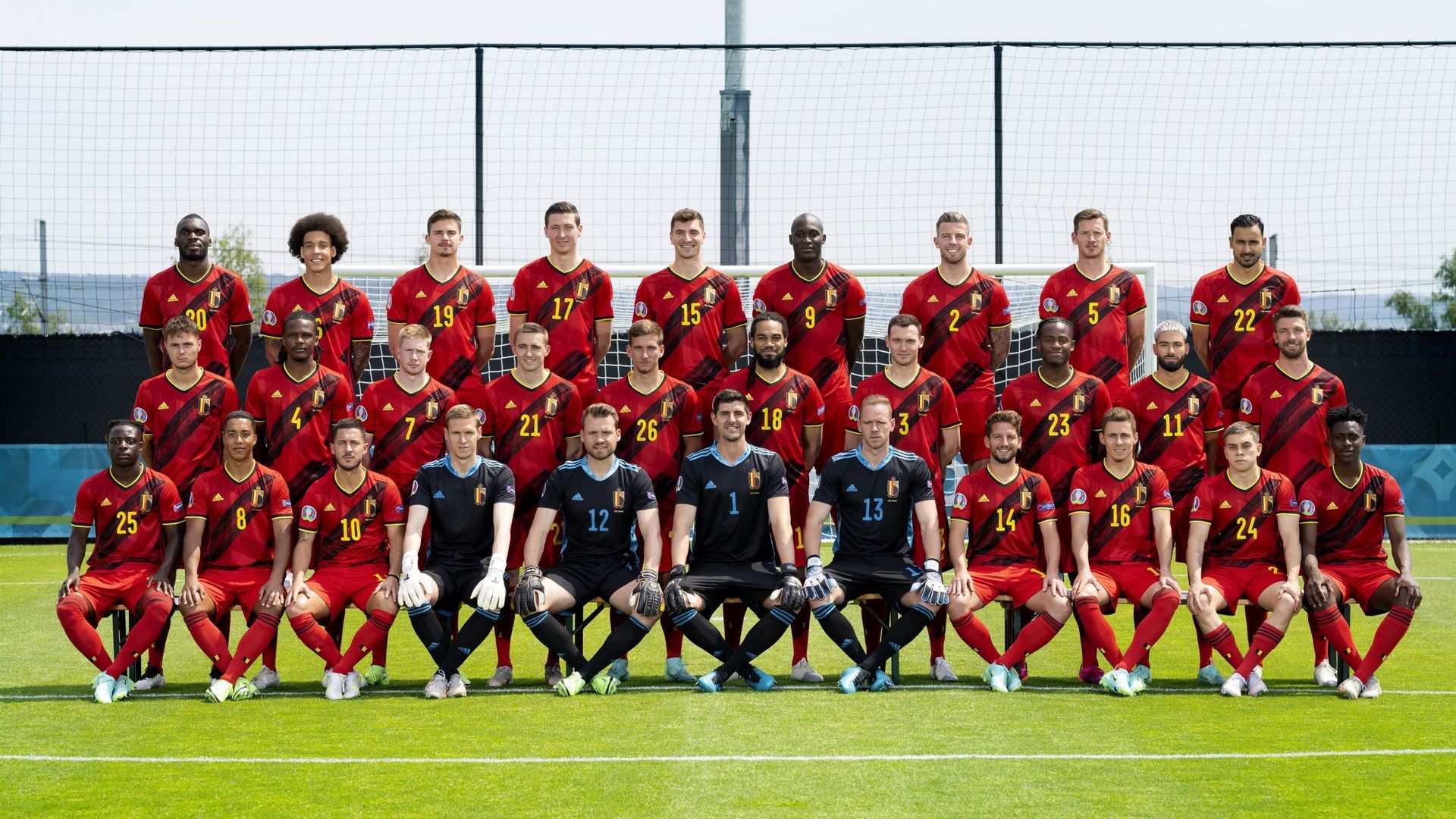 Les Diables rouges dévoilent leur photo officielle pour l'Euro - RTBF Actus