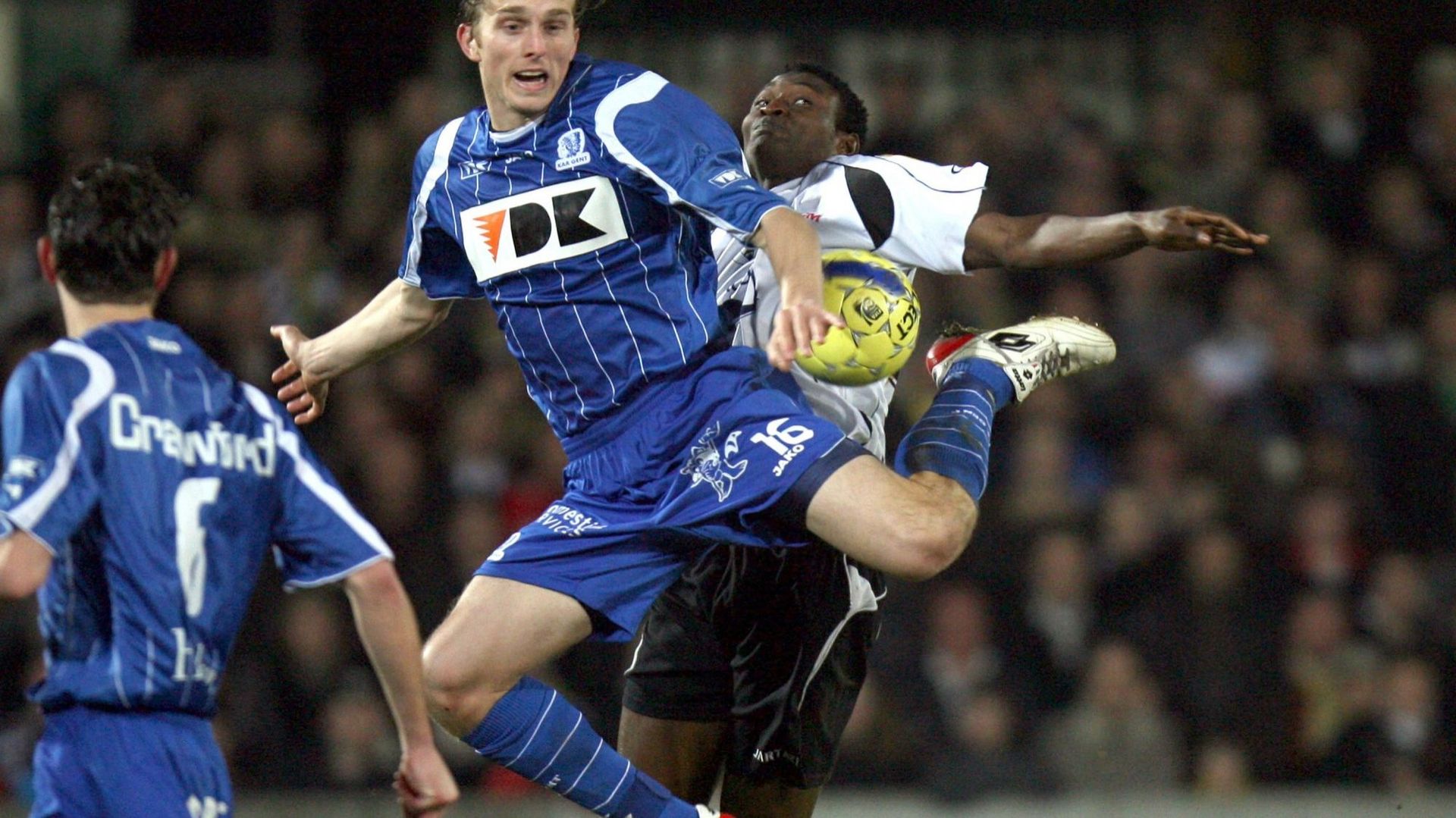 Jonas De Roeck rejoint le FC Augsbourg - RTBF Actus