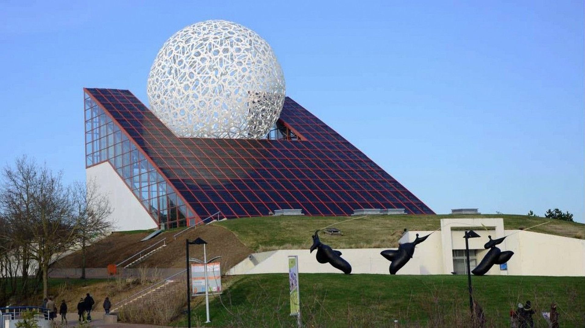 Le Futuroscope inaugure sa nouvelle attraction pour ses 30 ans - RTBF Actus