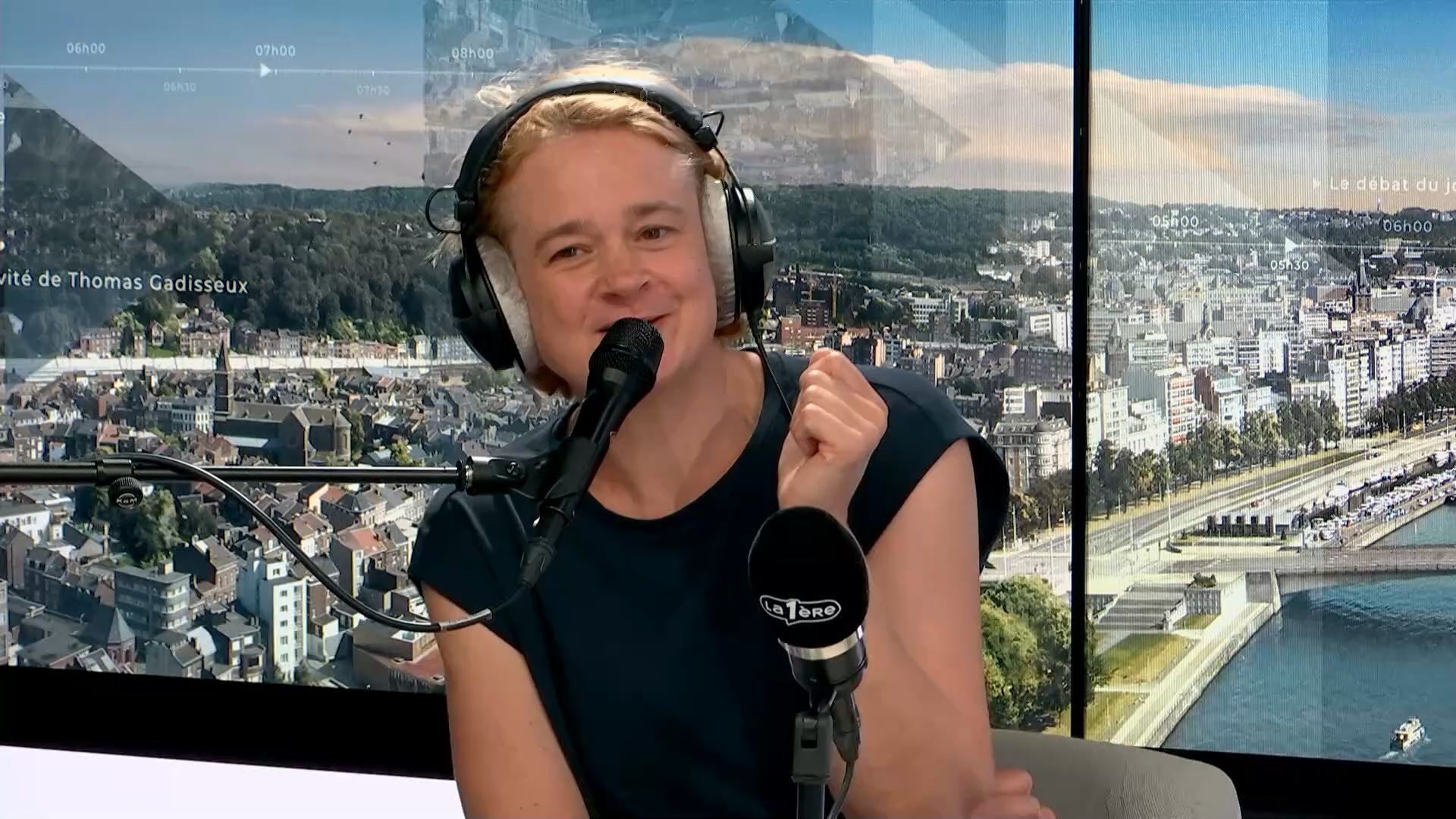 'La Lueur' : Cloé du Trèfle signe un sixième album électro libre et introspectif - RTBF Actus