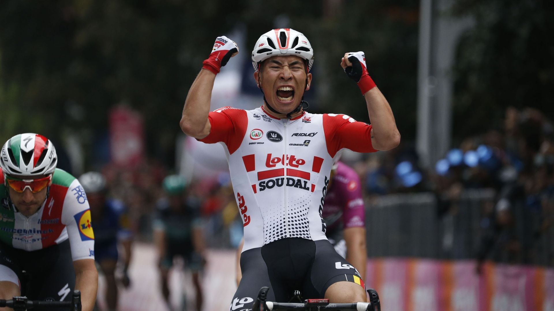 Caleb Ewan s'adjuge au sprint la 8e étape du Tour d'Italie - RTBF Actus