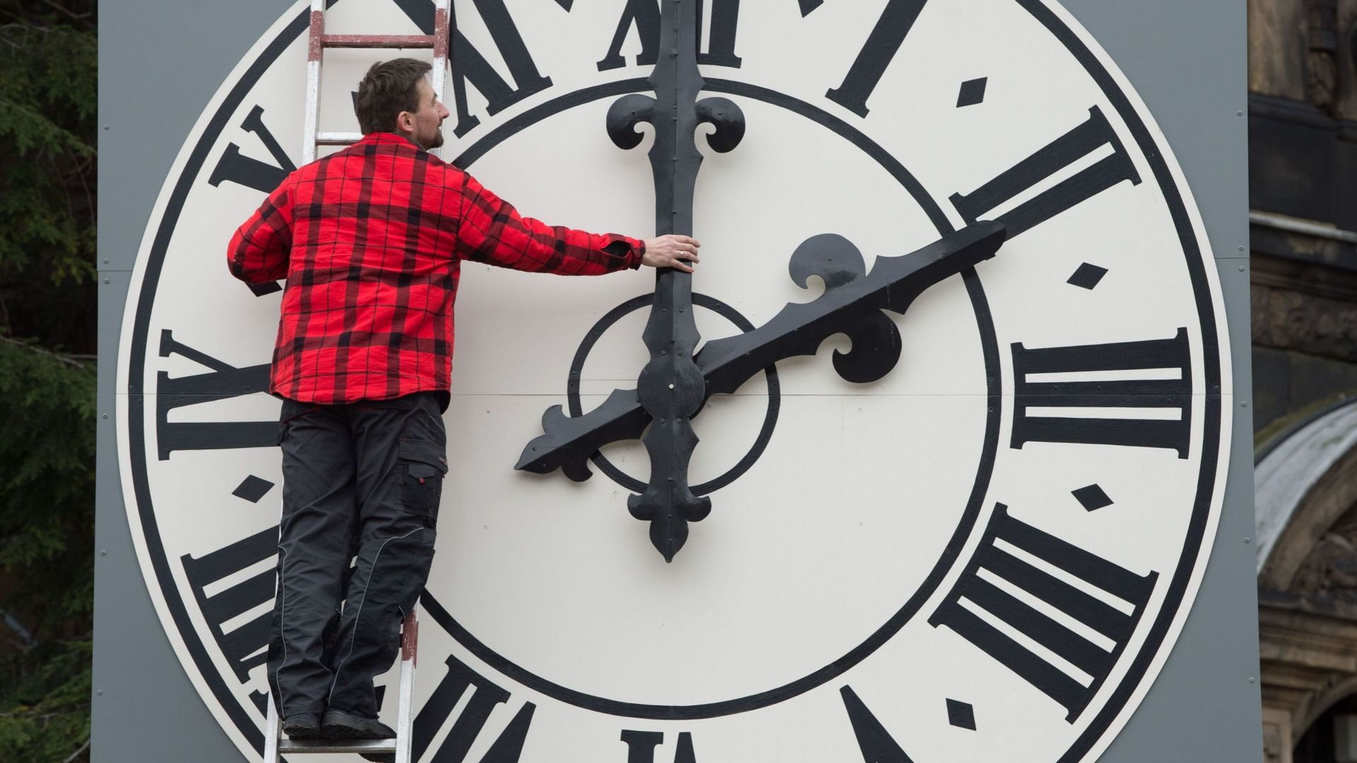 Changement d'heure: faut-il reculer ou avancer votre montre? Voici ...