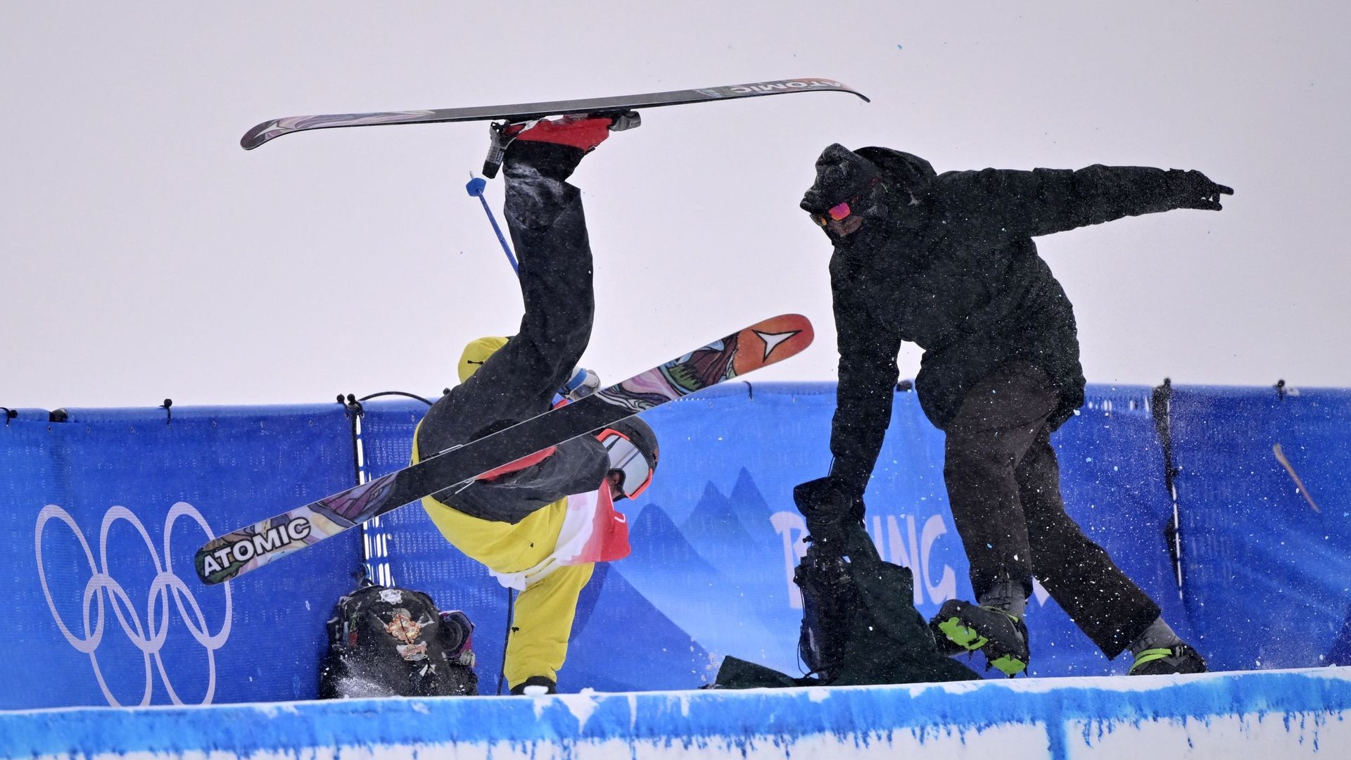 JO Pékin 2022 : L’incroyable chute de Jon Sallinen qui heurte un ...