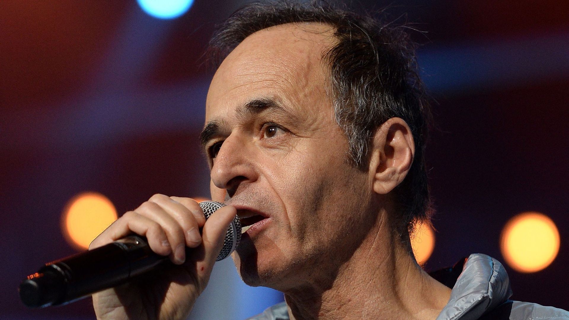 Jean-Jacques Goldman sort un nouveau titre en hommage aux blessés de ...
