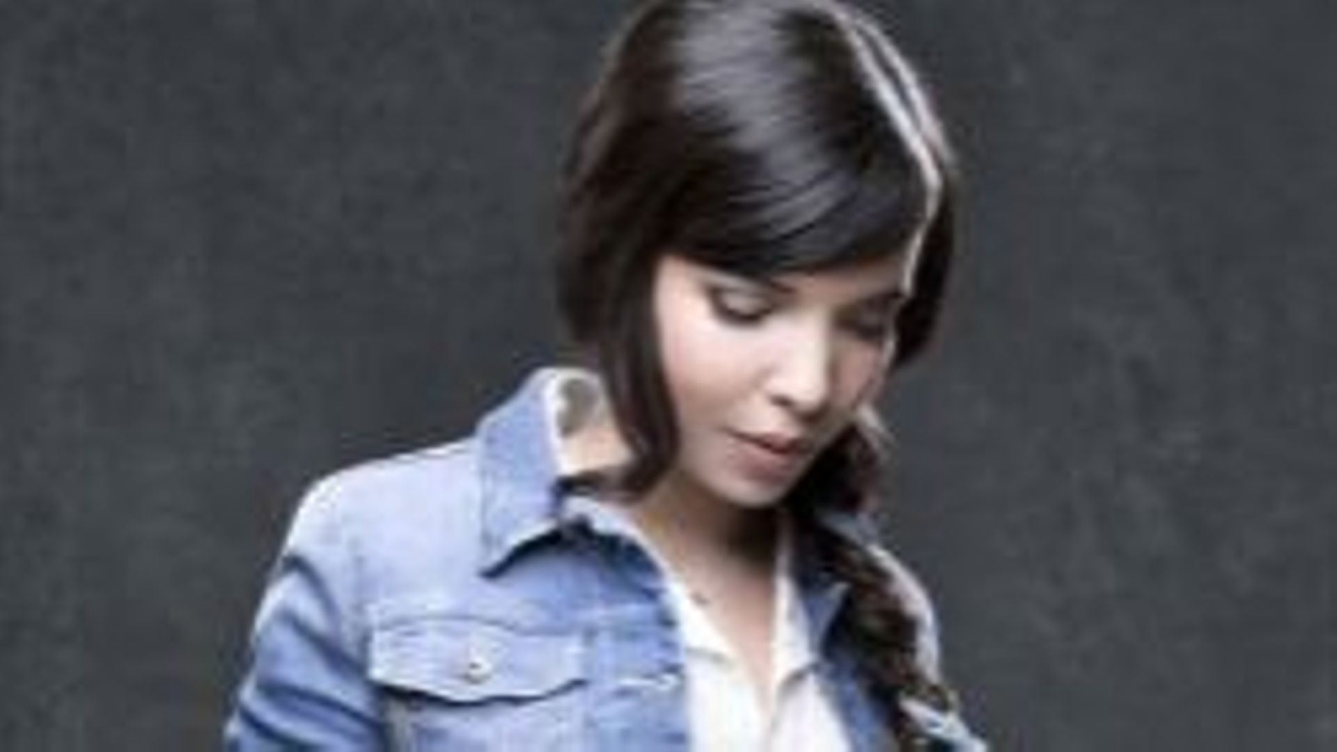 Un nouveau titre pour Indila - RTBF Actus