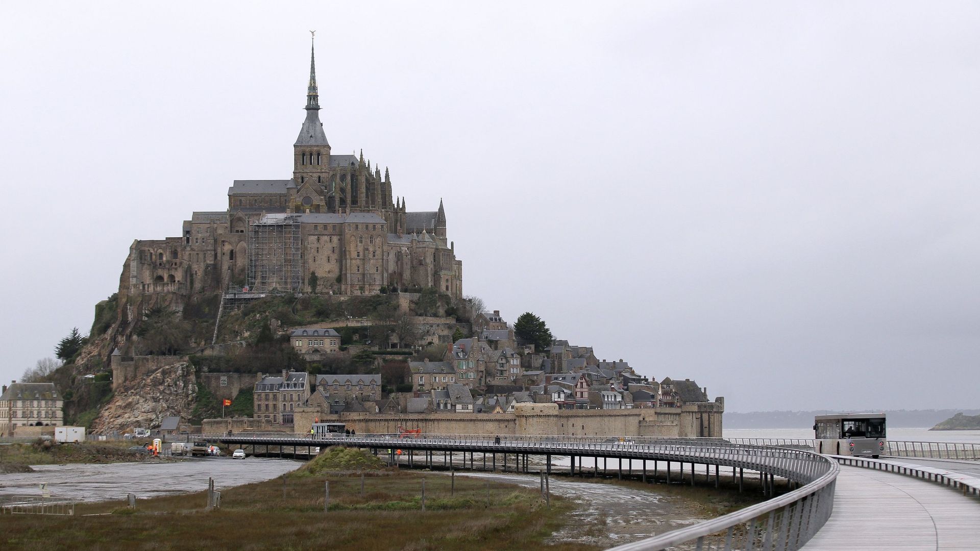 Mont-Saint-Michel : le pont-passerelle ouvert aux piétons