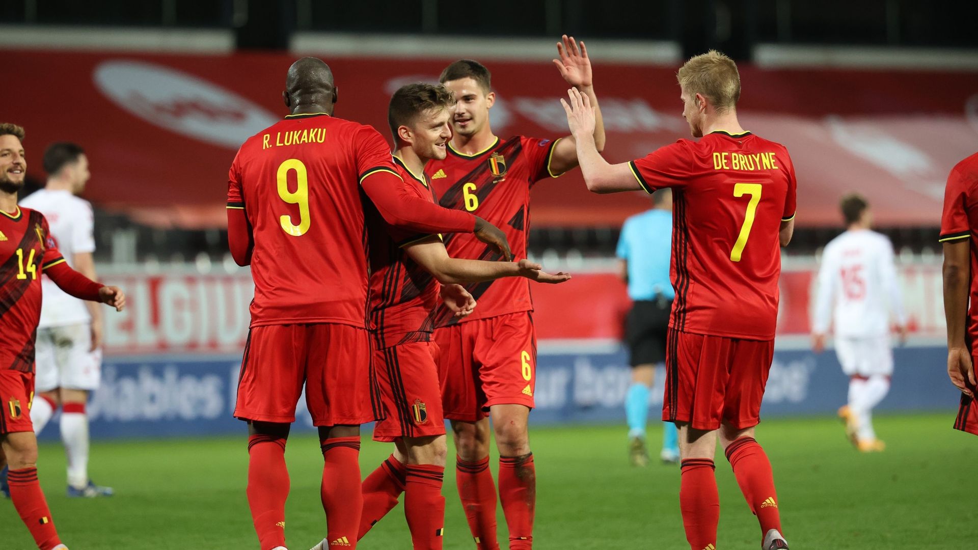 Euro 2020 : Les Diables rouges résistent à la furia danoise et se ...