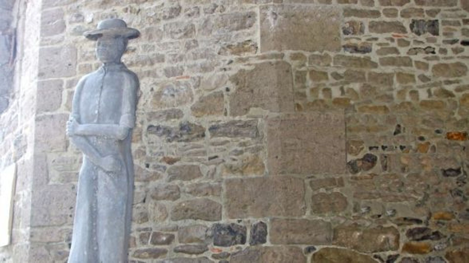 Une statue du père Damien inaugurée à Chièvres - RTBF Actus