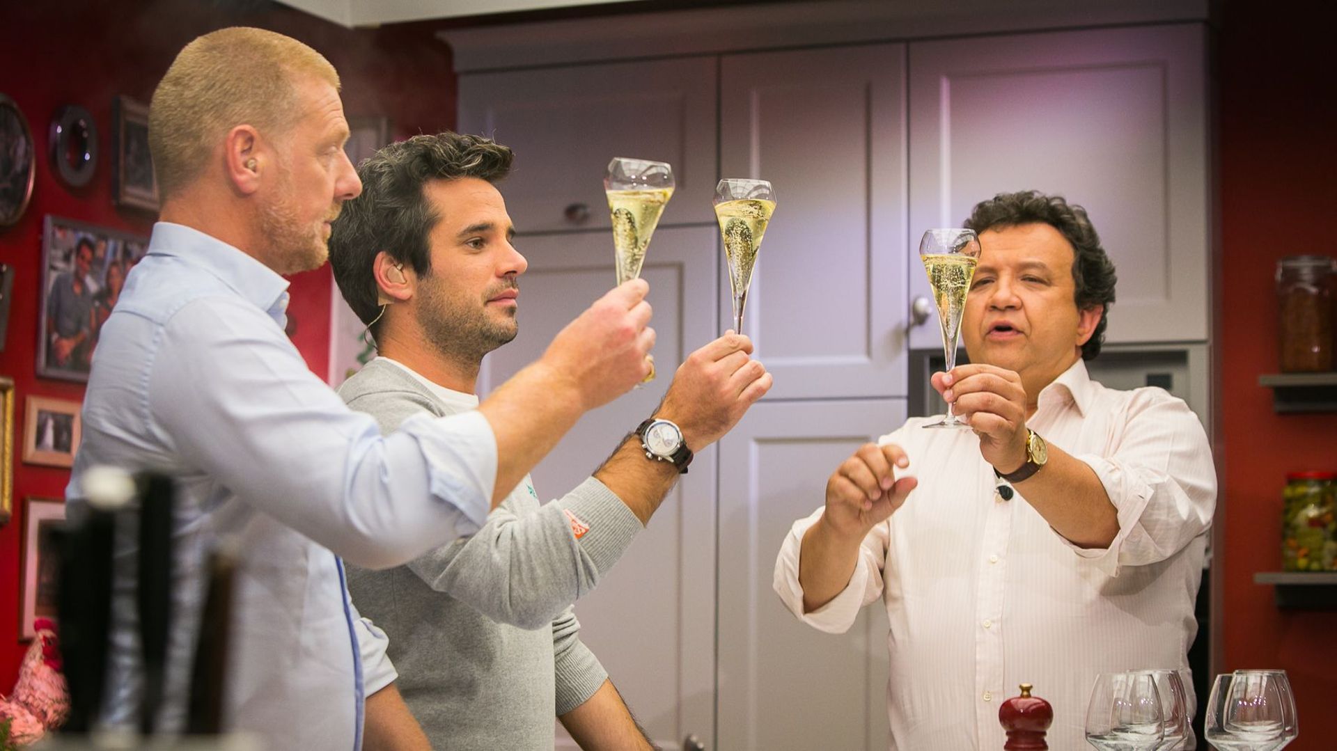 Dégustation de blancs par Eric, Adrien et Gerald - RTBF Actus