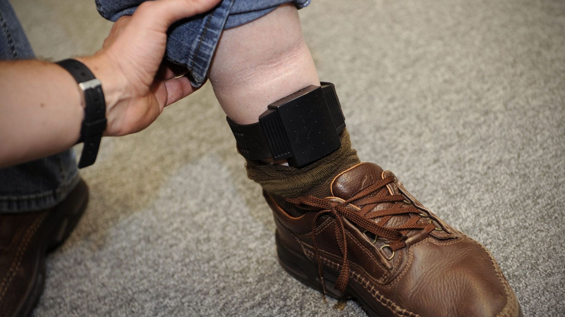 Le bracelet électronique pour les familles expulsables, la solution ...
