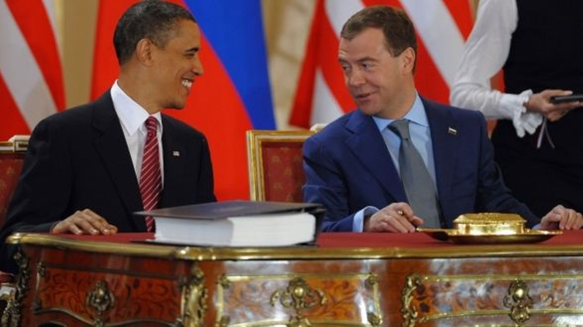 Barack Obama et Dmitri Medvedev ont signé START - RTBF Actus