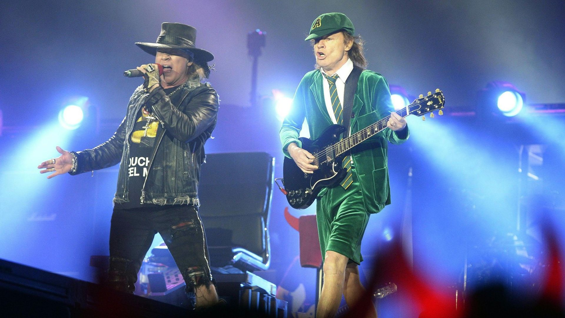 Axl Rose enfin libre de ses mouvements avec AC/DC - RTBF Actus