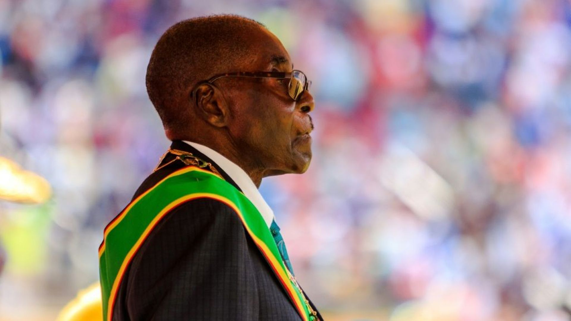 Première apparition publique de Mugabe depuis le coup d'Etat militaire ...
