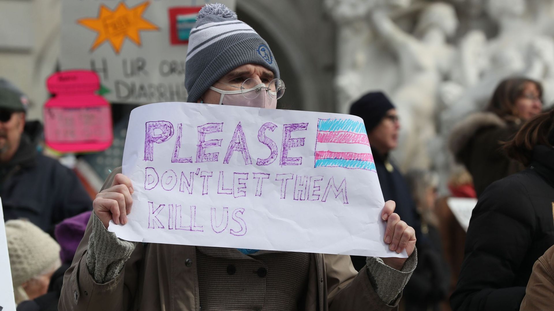 Crime présumé transphobe aux États-Unis : cinq personnes accusées de ...