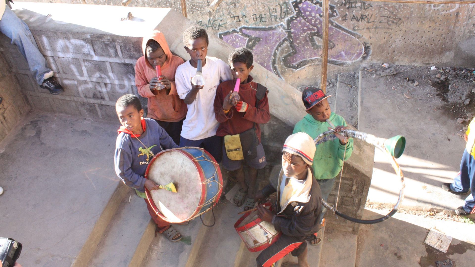 Enfants des rues à Madagascar - RTBF Actus