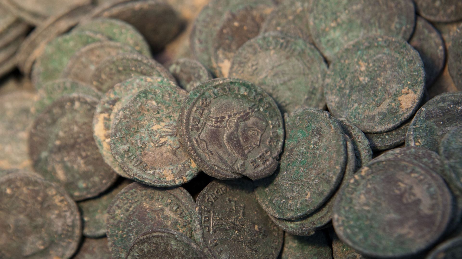 Un trésor de joyaux et de monnaies romaines découvert dans la 'Pompéi ...