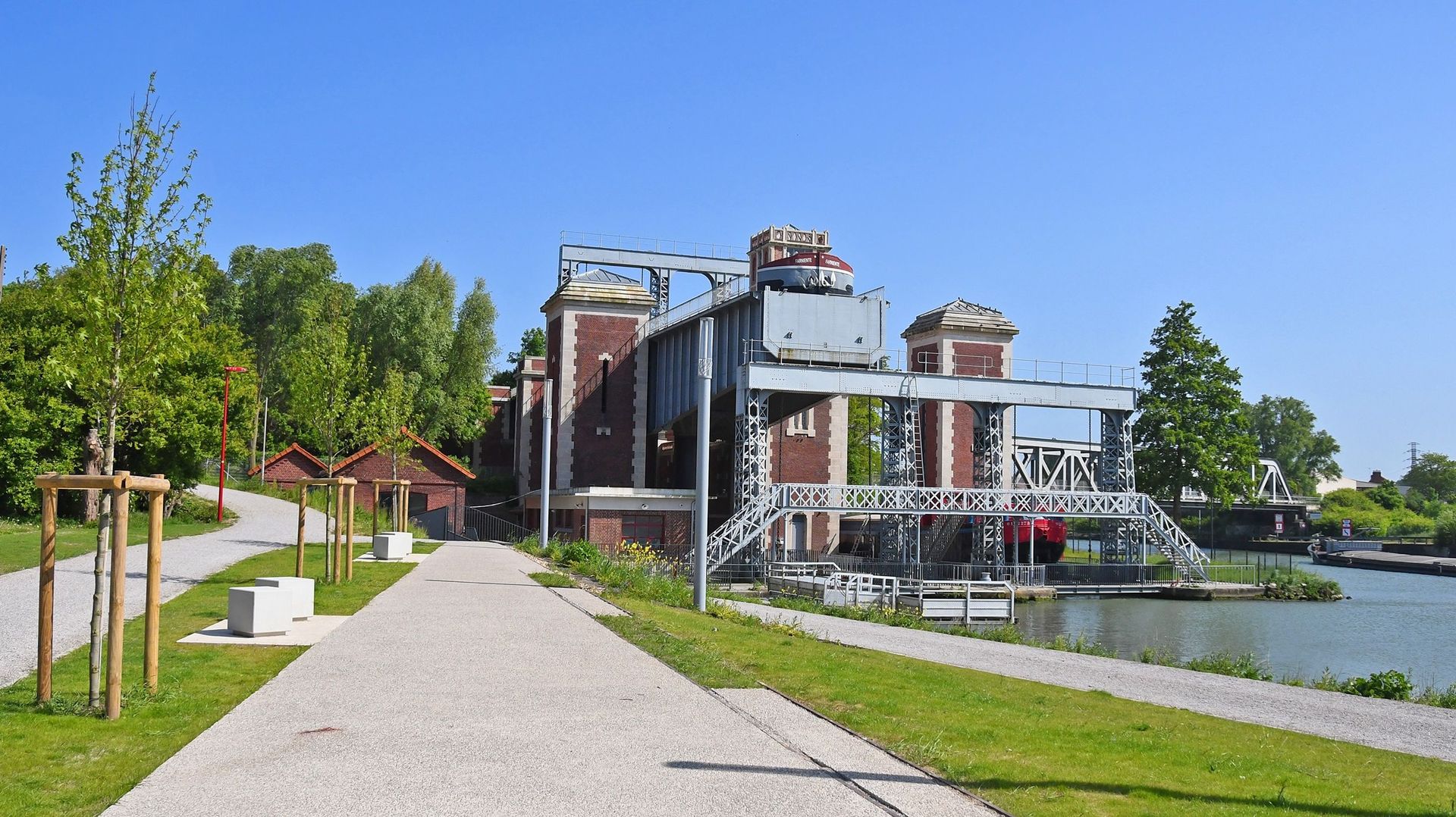 Tourisme : Les ascenseurs à bateaux d’Arques en France, un chef-d’œuvre ...