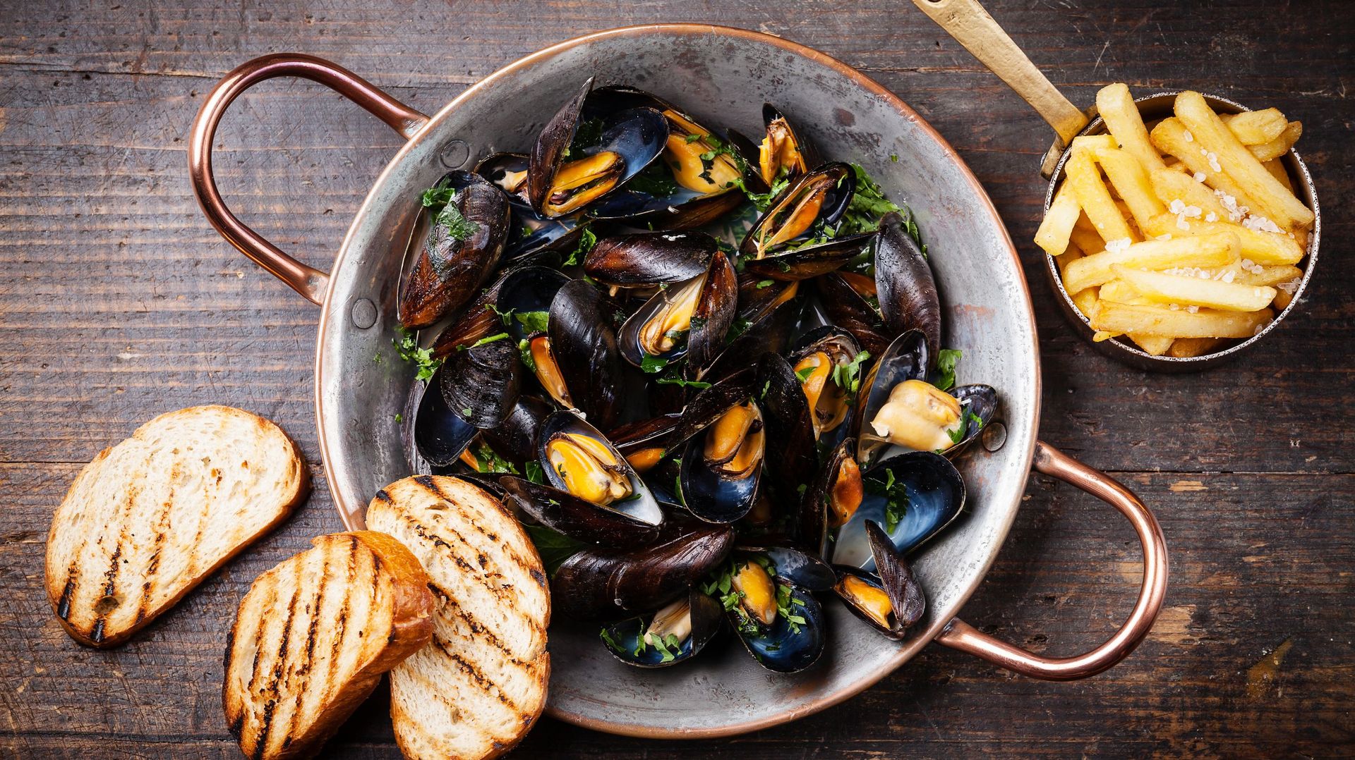 La saison des moules débute exceptionnellement tôt - RTBF Actus