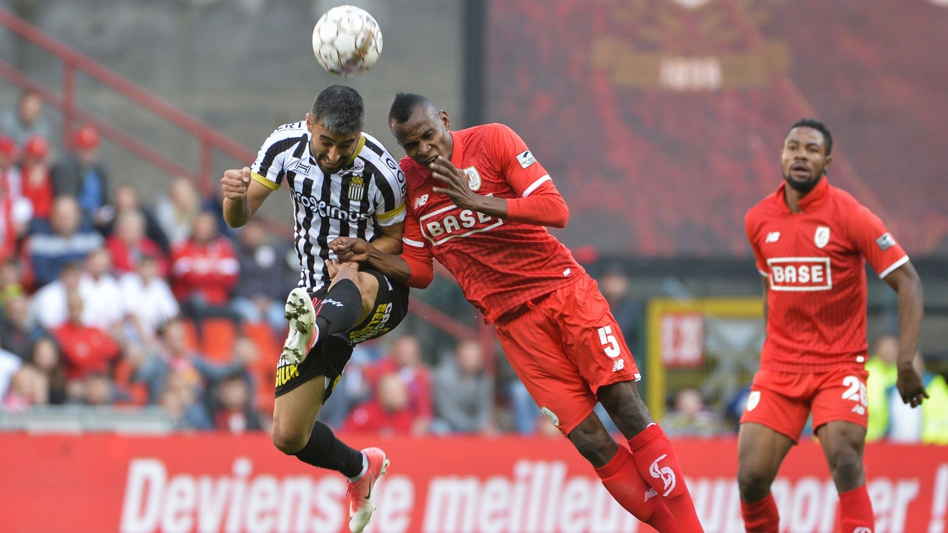Charleroi seul en tête après un derby sans but face au Standard - RTBF ...
