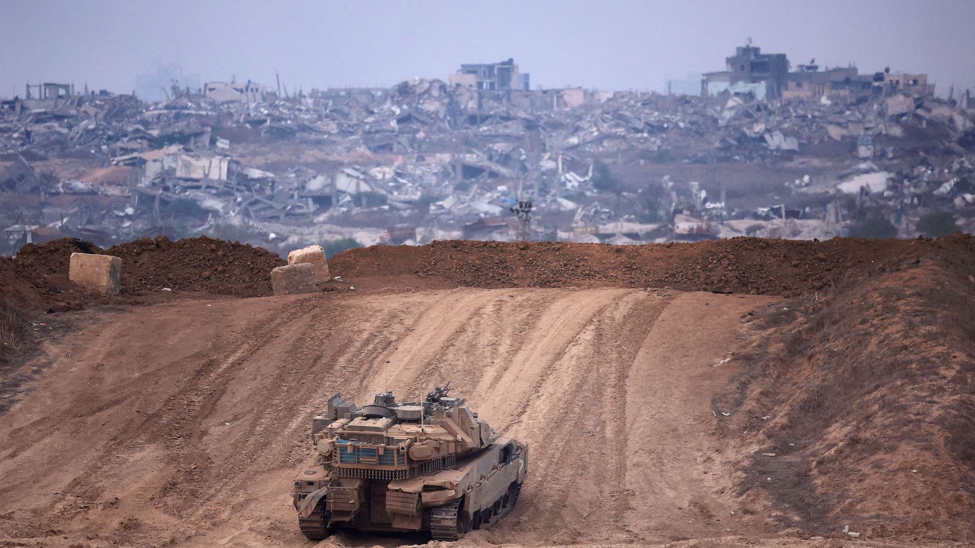 Israël : des explosions touchant plusieurs bus dans le centre du pays ...