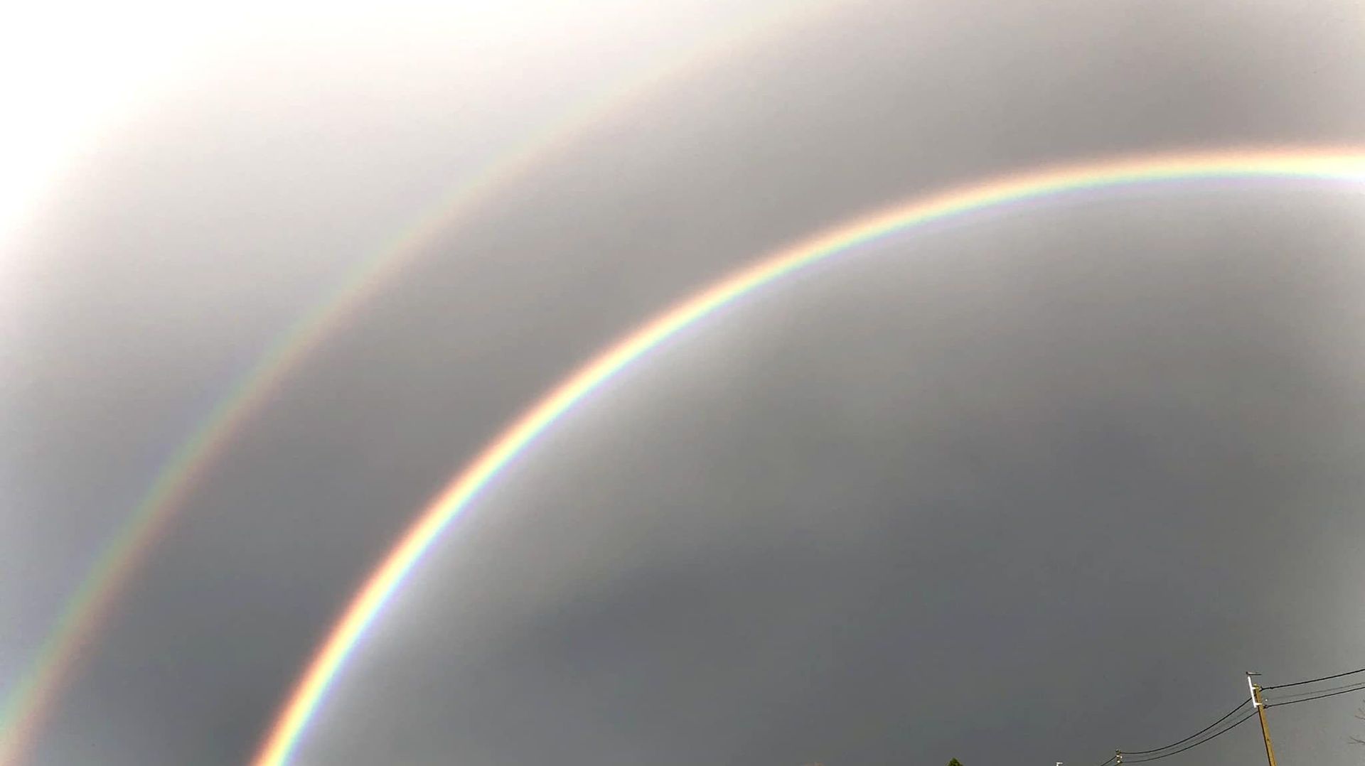Comment expliquer le double arc-en-ciel apparu dans le ciel bruxellois ...