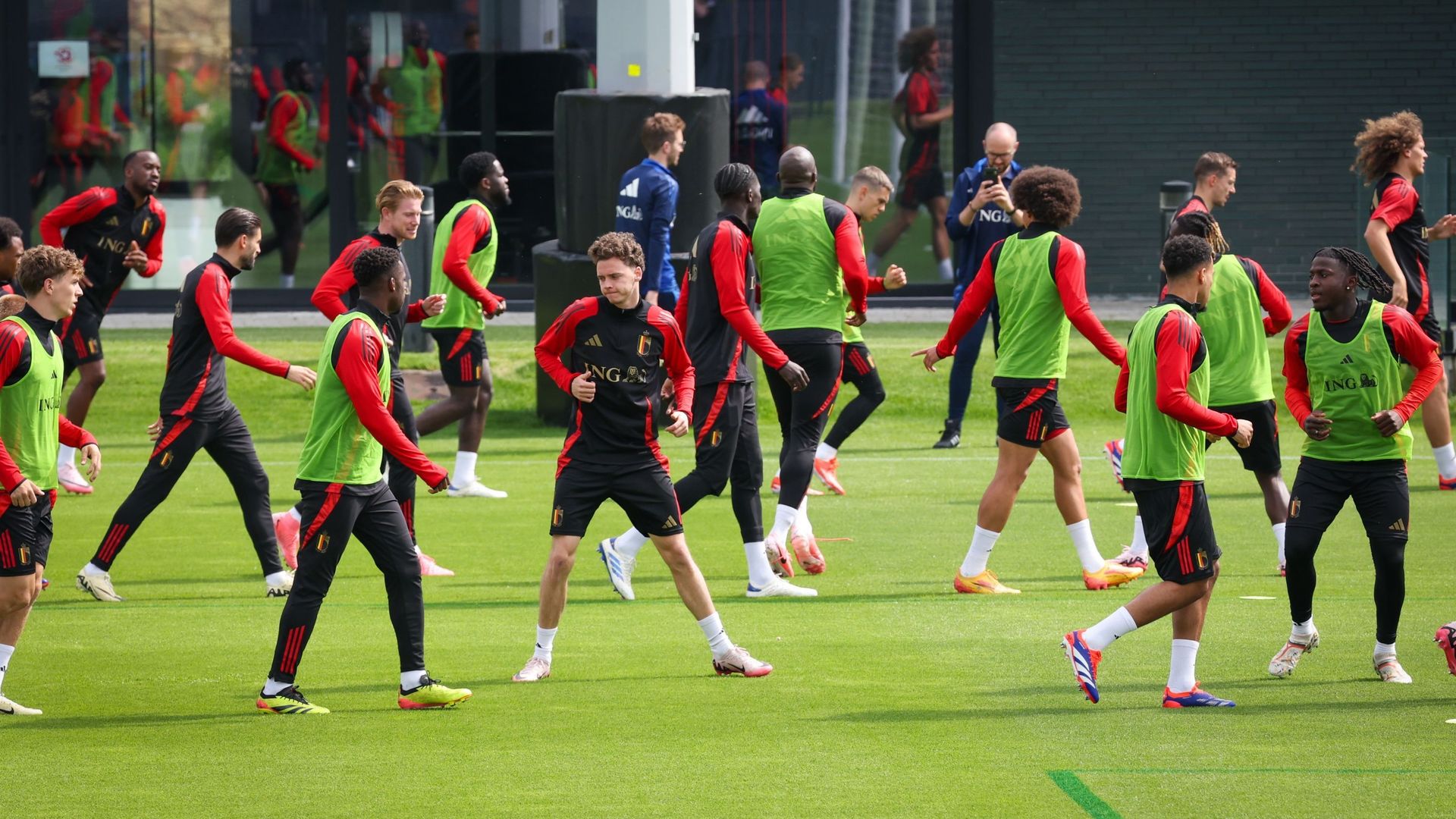 Diables Rouges : 27 joueurs présents à l'entrainement, 4 restent sur le ...