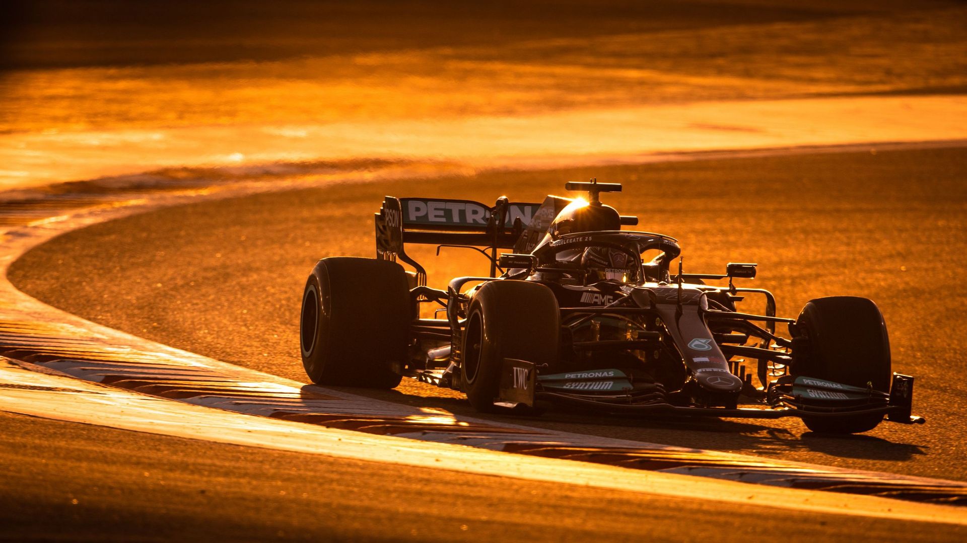 Coup de sonde 100% Sport : Qui peut battre Lewis Hamilton ? - rtbf.be