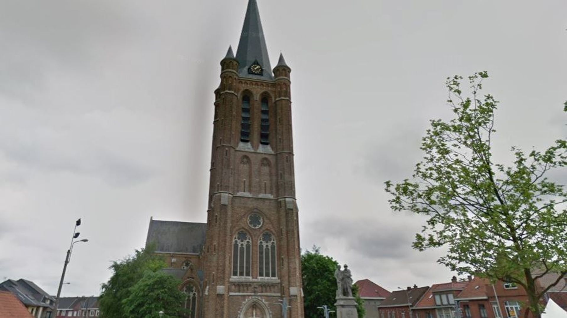 Dottignies: trois fauconneaux sont nés dans le clocher de l'église ...