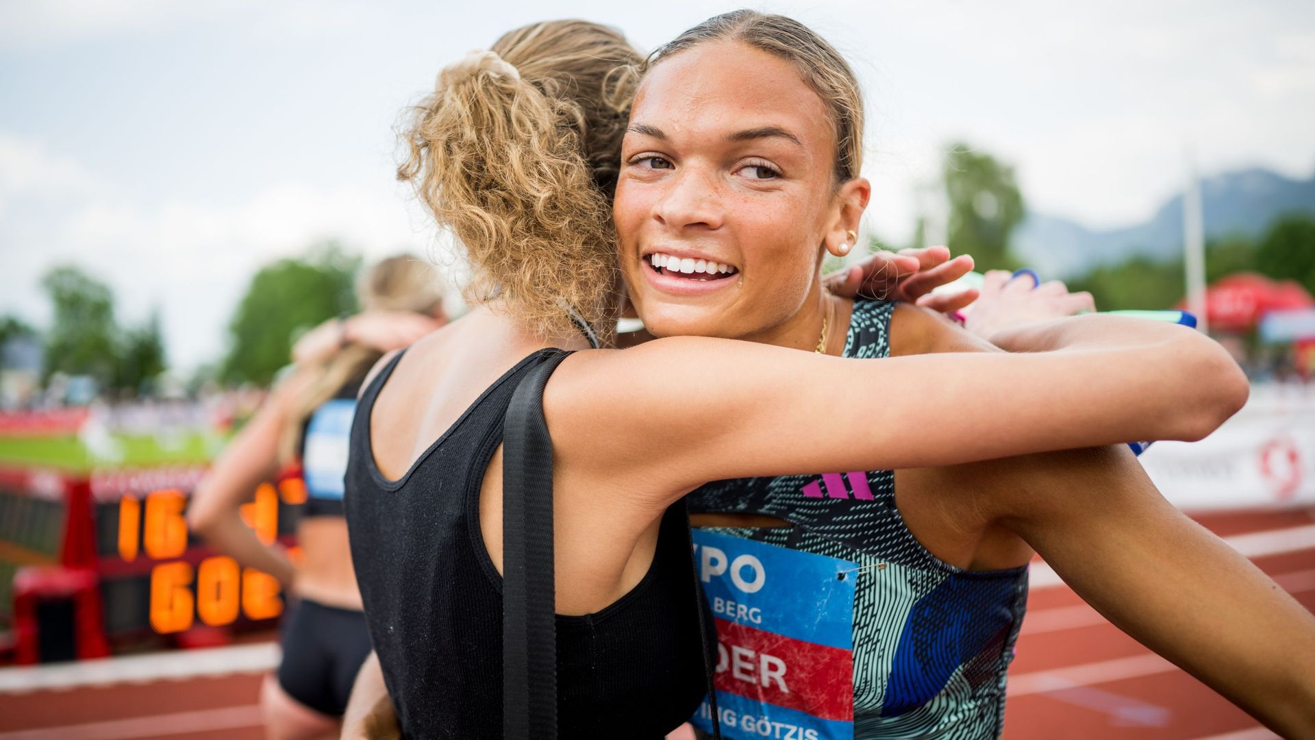 Anna Hall améliore le record de Nafi Thiam et signe le deuxième ...