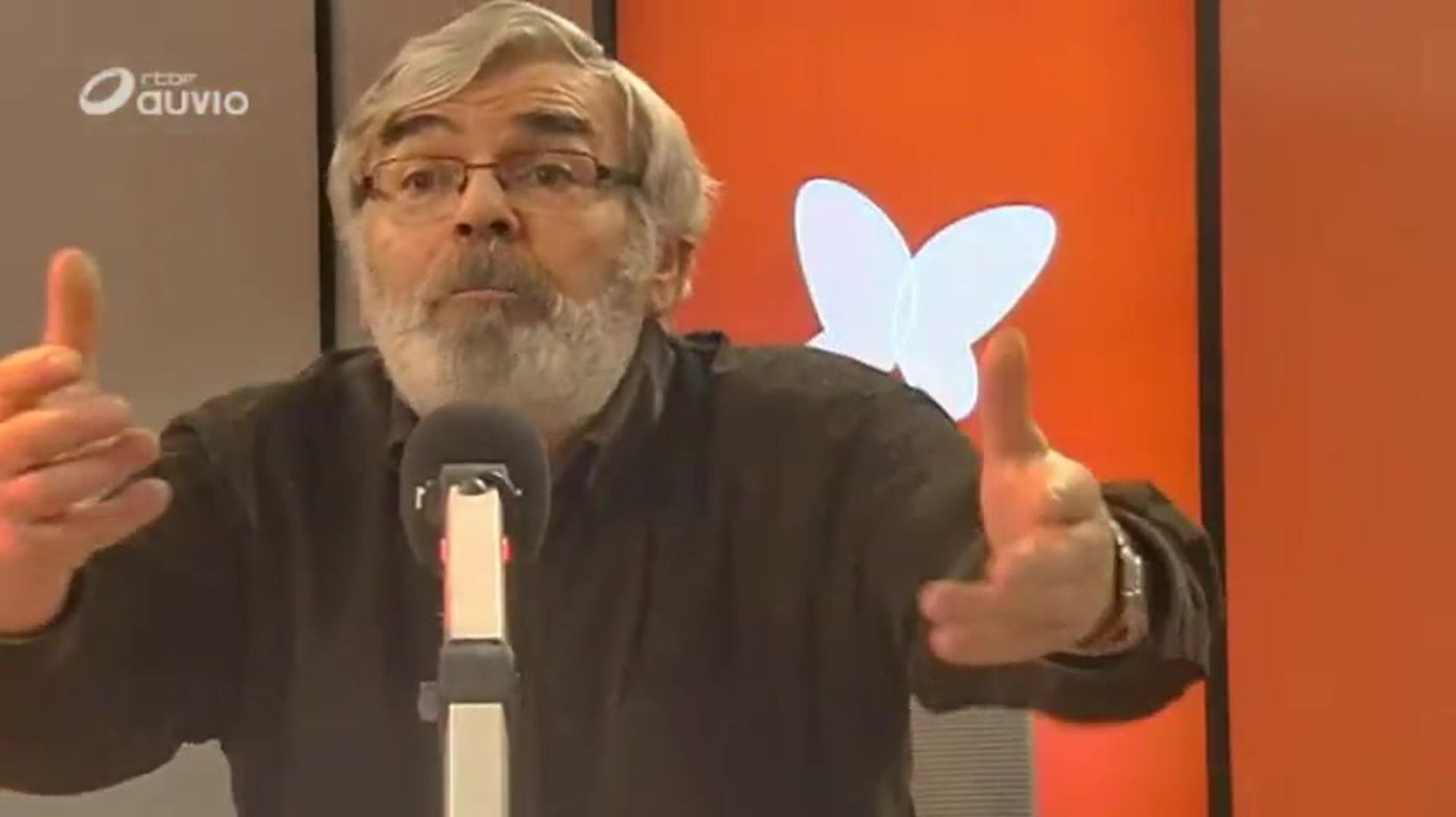 Une pilule pour parfumer les pets... Efficace ? - RTBF Actus