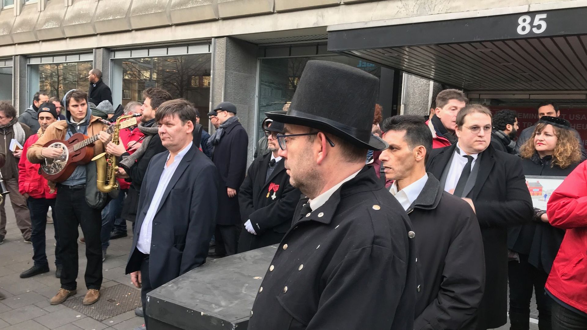 Grève sur le rail: les cheminots (CGSP-ACOD) ont commencé leur 'cortège ...
