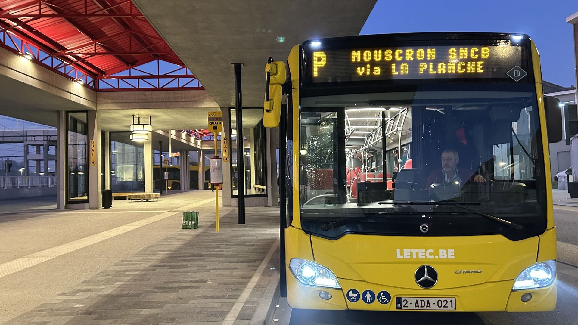 Un camion transportant du bois prend feu sur l’E42 à Fleurus : gros ...