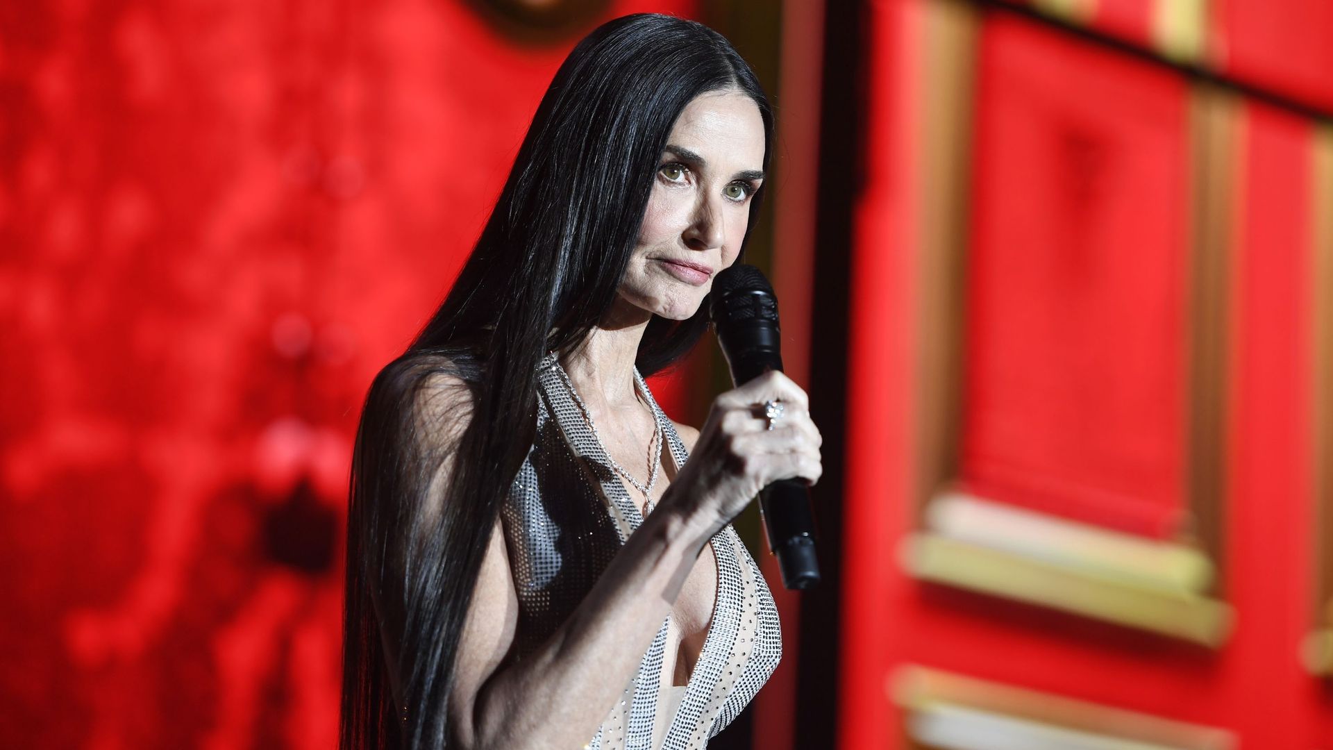 Demi Moore, entièrement nue dans le nouveau film d’horreur féministe ...