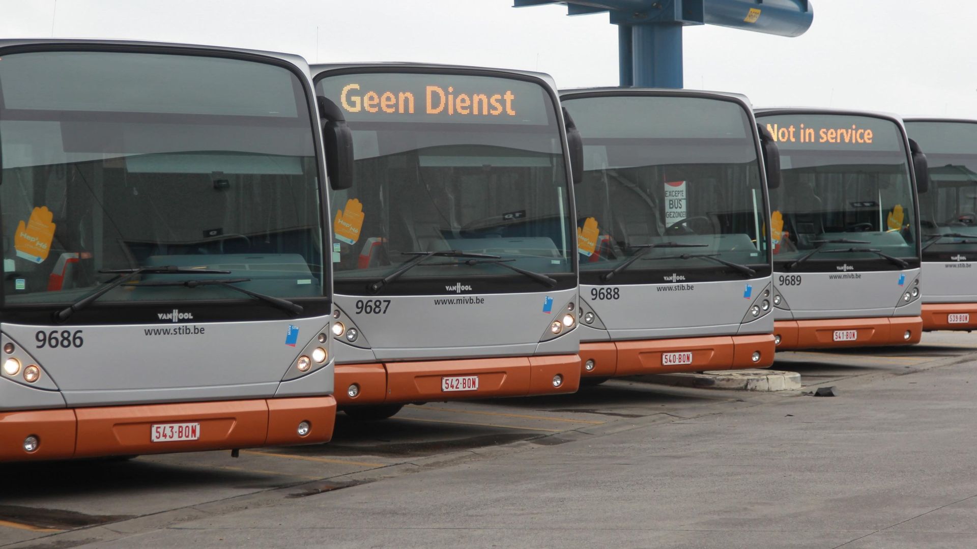 335 nouveaux bus circuleront à Bruxelles - RTBF Actus