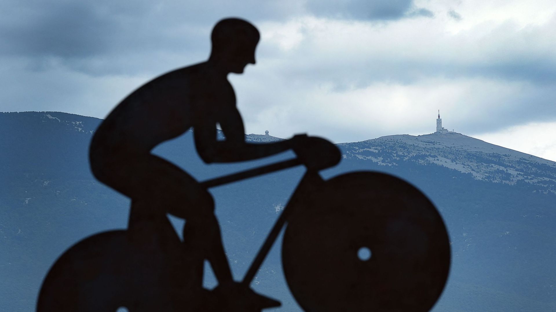 Tour de France : la spectatrice à la pancarte "Allez opi-omi ...