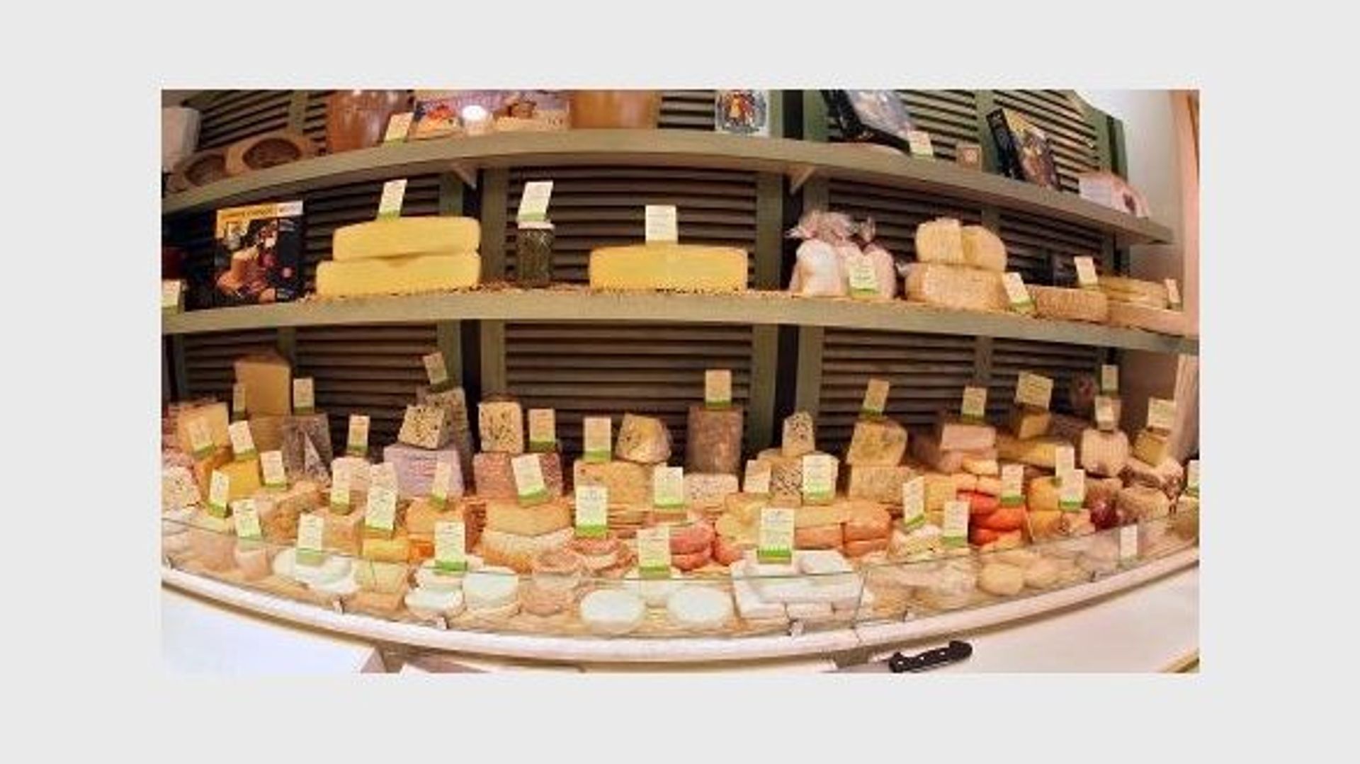 Sécurité alimentaire au rayon fromagerie - RTBF Actus