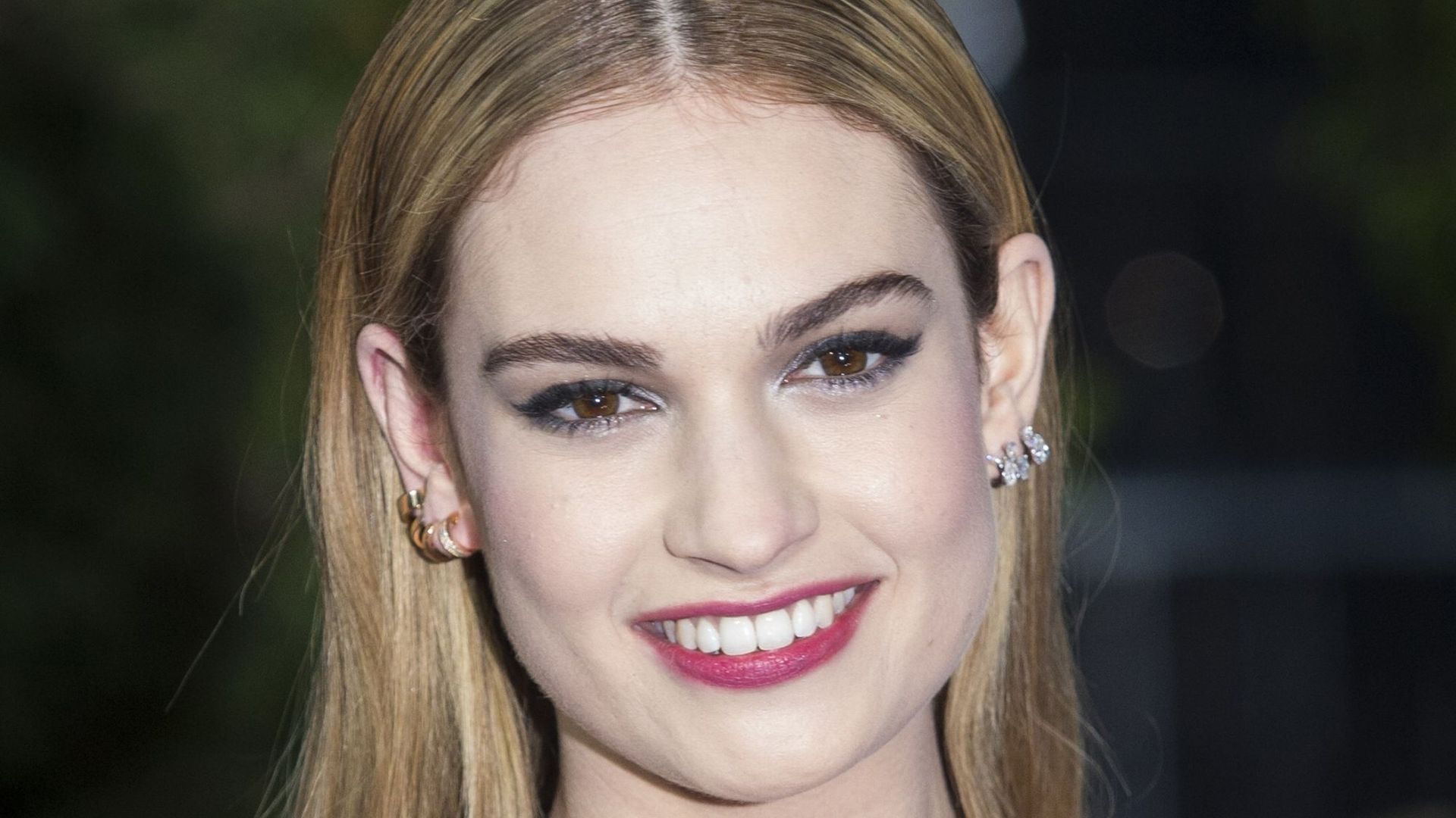 Lily James rejoint Carey Mulligan et Ralph Fiennes dans 'The Dig ...