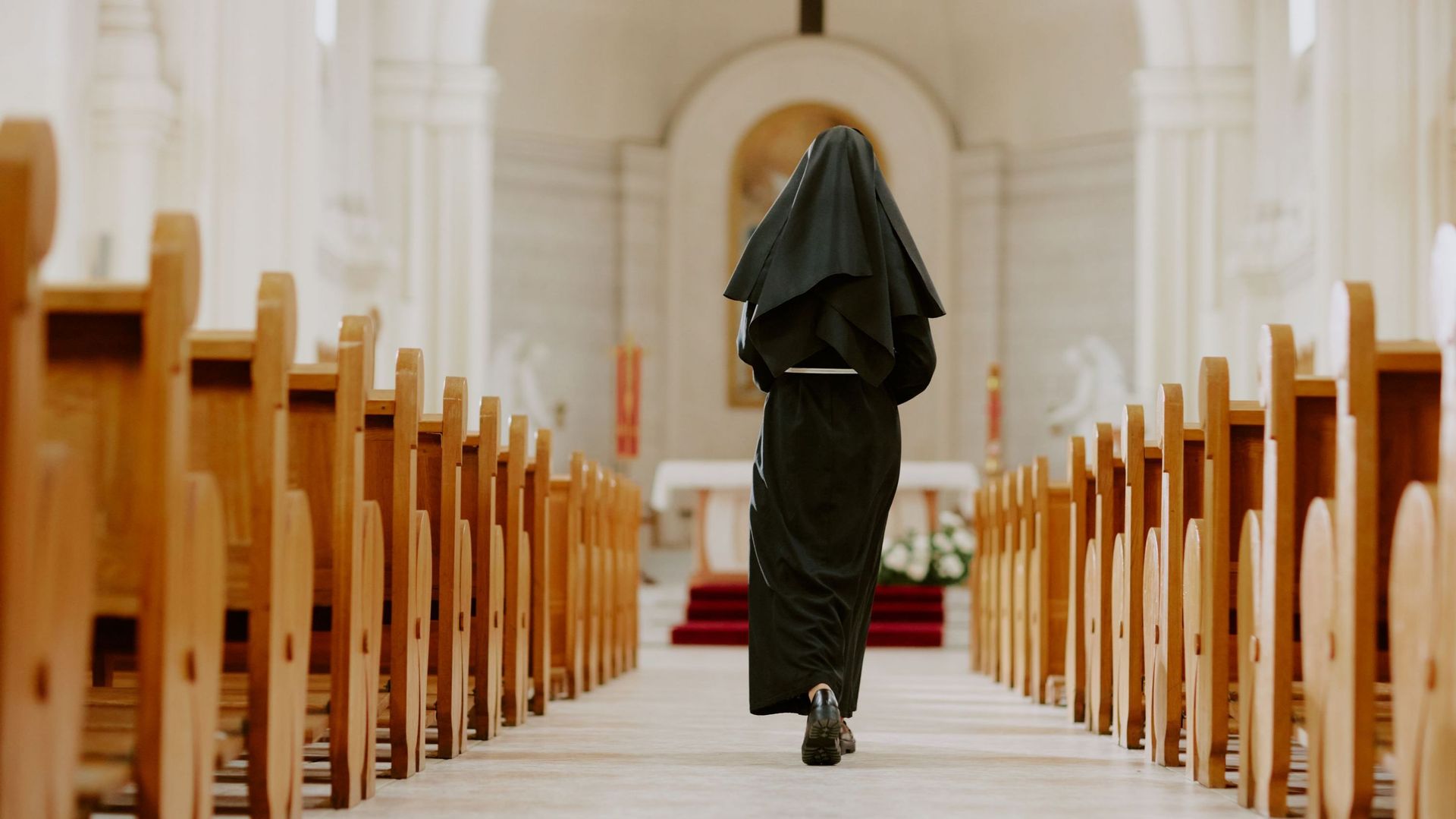 La minute insolite : un homme s'est fait passer pour une nonne pendant ...
