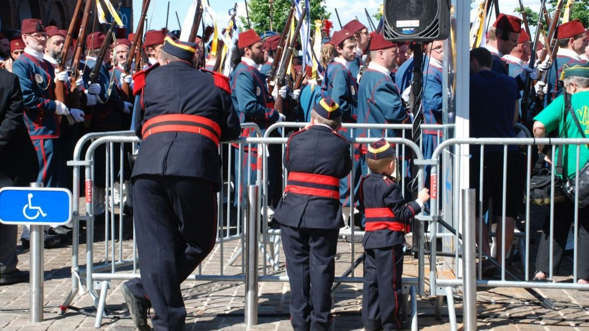 Une expo de photos pour se préparer à la marche Saint-Roch de Thuin ...