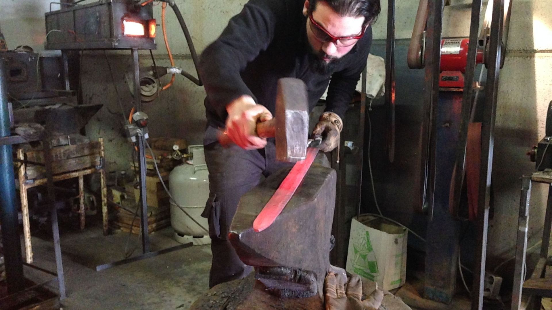 Profession : forgeron médiéval - RTBF Actus