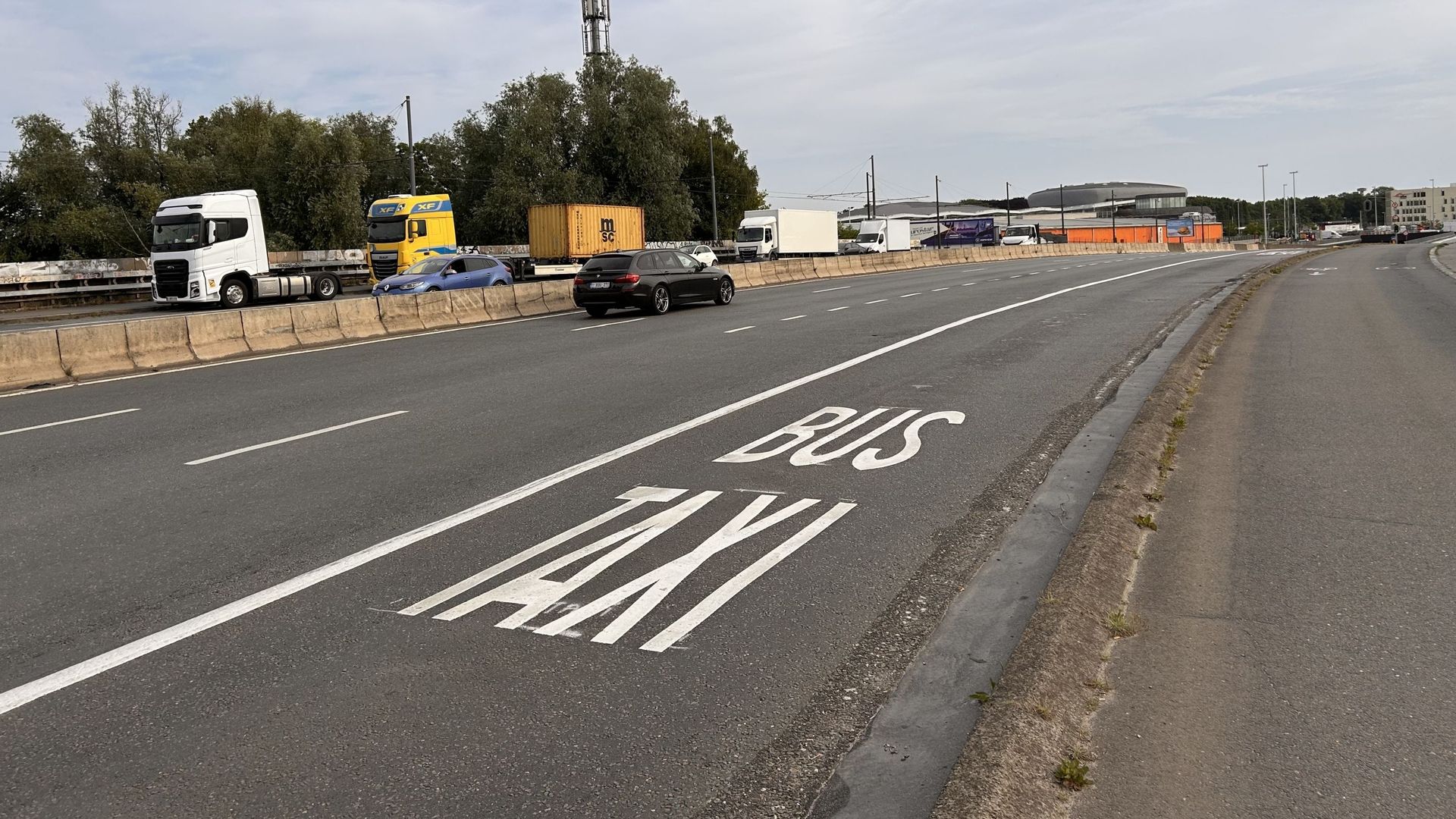 La Stib s'apprête à commander 300 nouveaux bus électriques - RTBF Actus